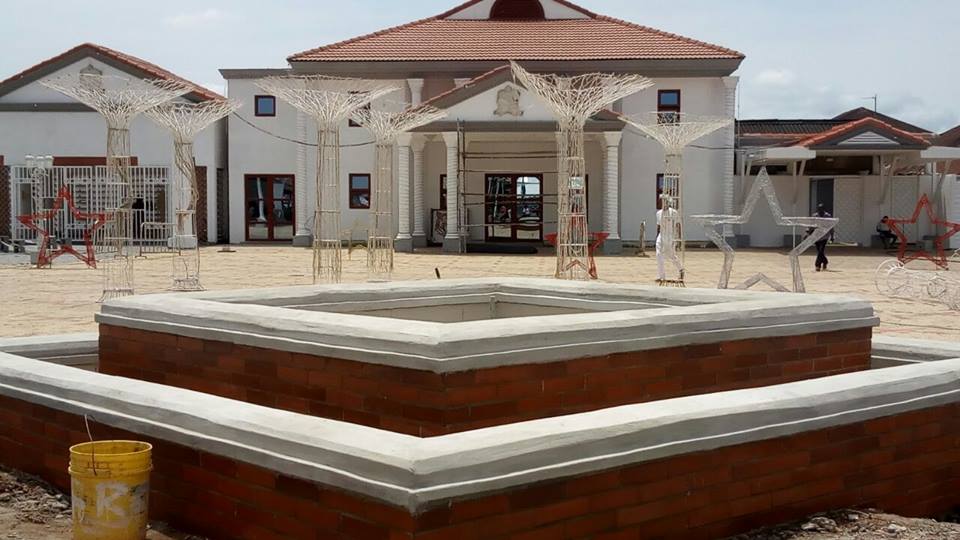 Photos: This is what upgrading is really like, See the Oba of Benin ...